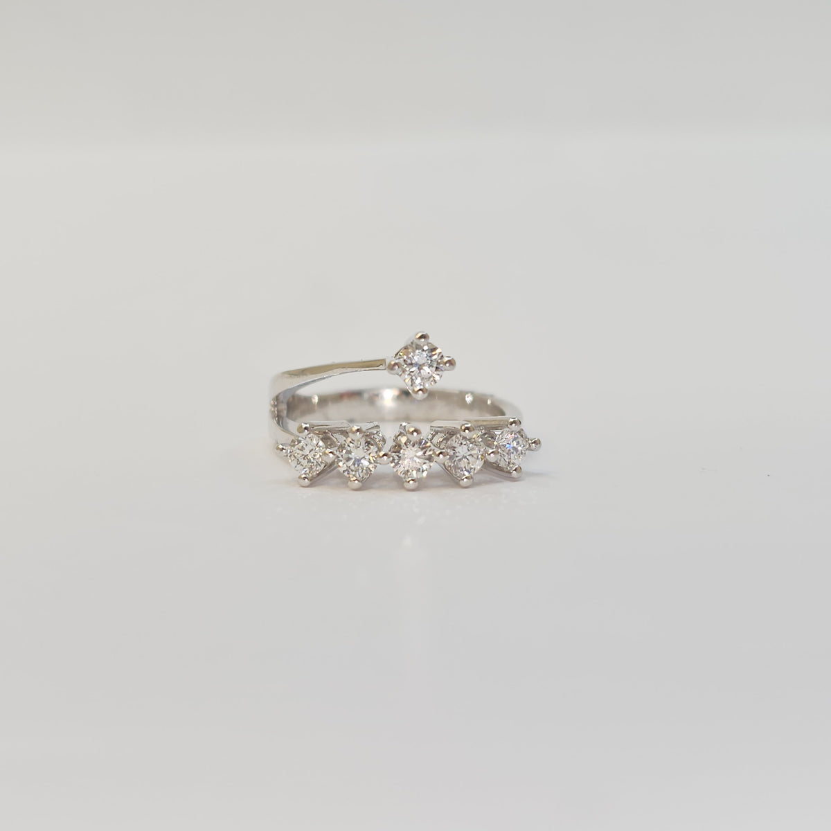 18K QUEEN DIAMOND RING – Azadi Jewellery