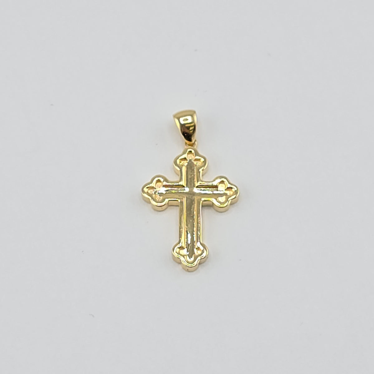 18k Mini Cross Clover Edge Pendant 1.8g – Azadi Jewellery